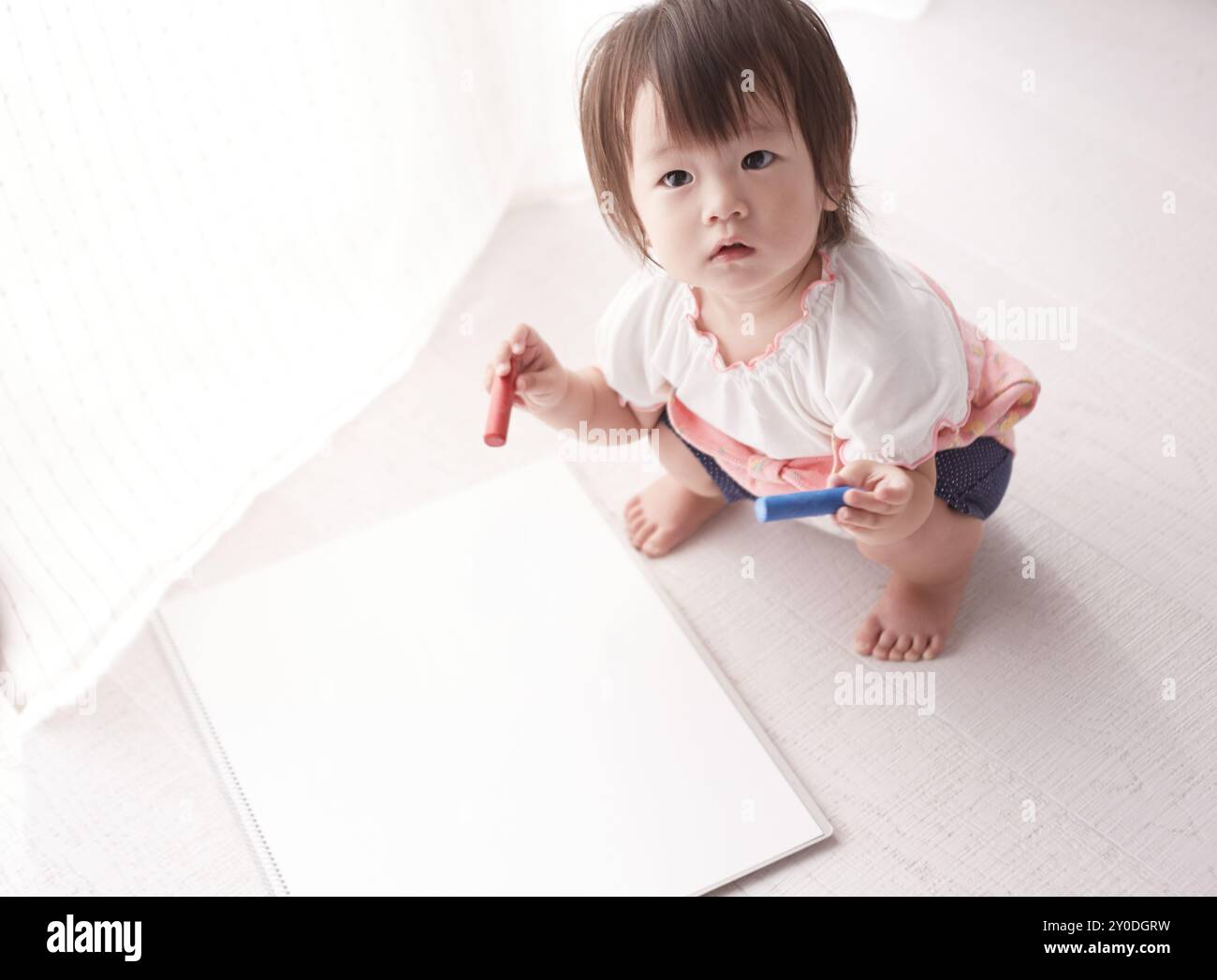 Drawing people alone hi-res stock photography and images - Alamy