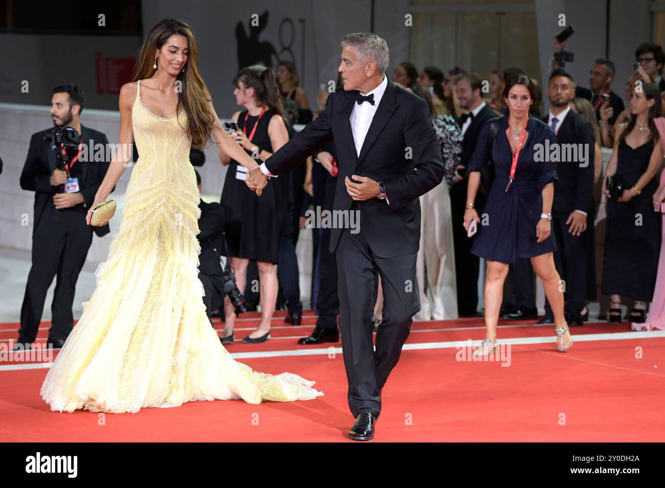George Clooney mit Ehefrau Amal Alamuddin Clooney bei der Premiere des Kinofilms 'Wolfs' auf der ...