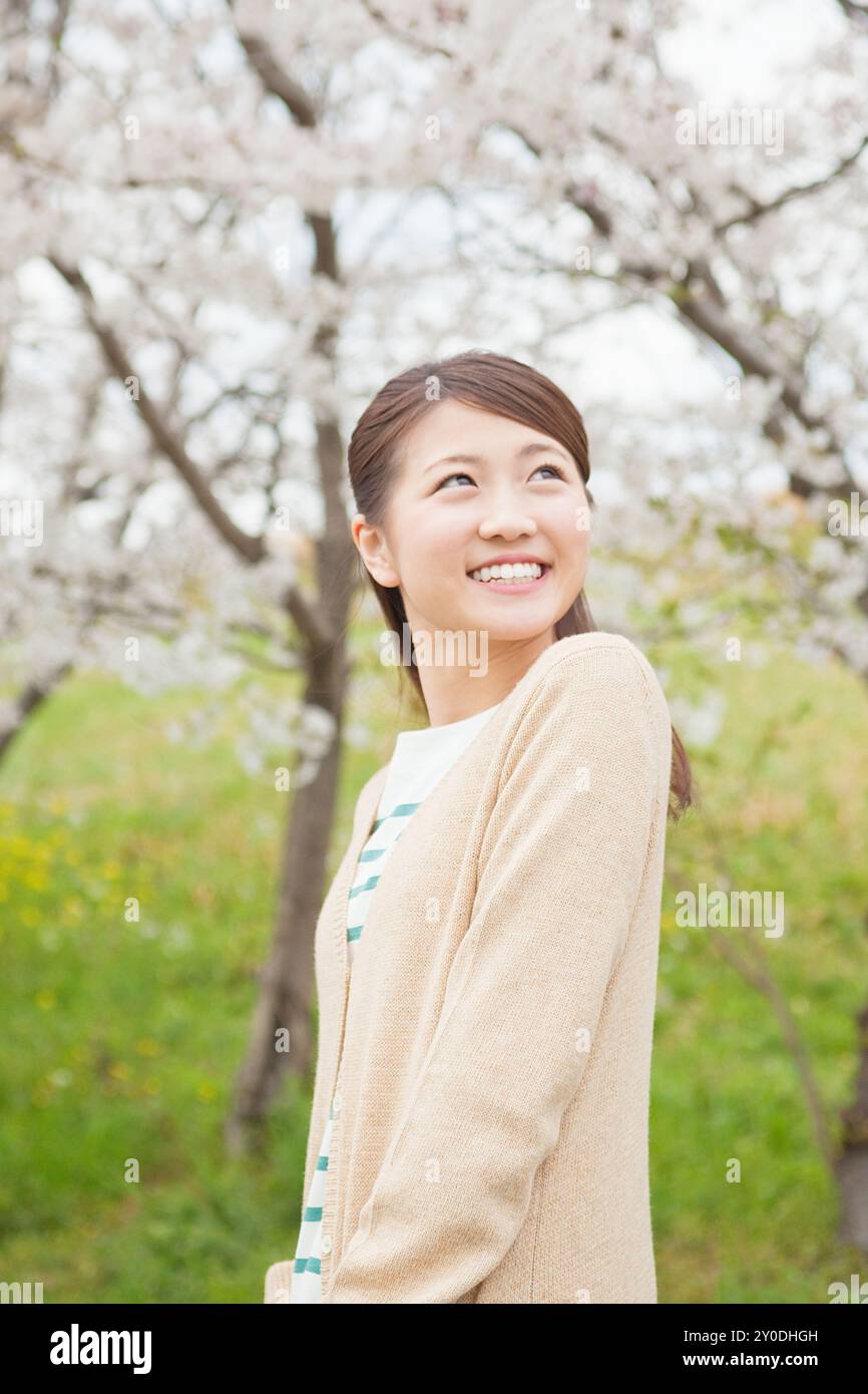 Woman turning sideways hi-res stock photography and images - Alamy