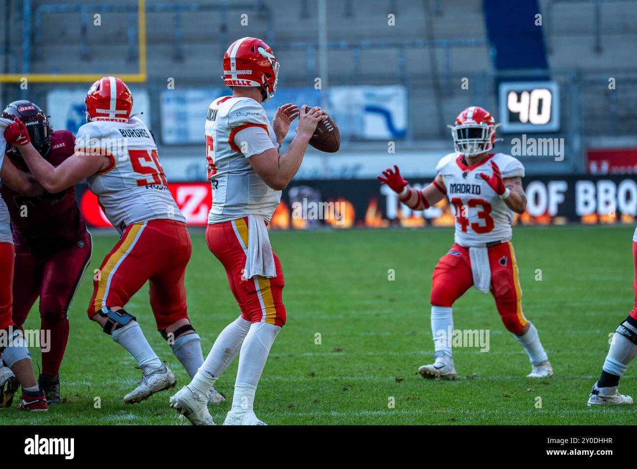 Steven Duncan (Madrid Bravos, #15) wirft einen Pass Rhein Fire vs ...