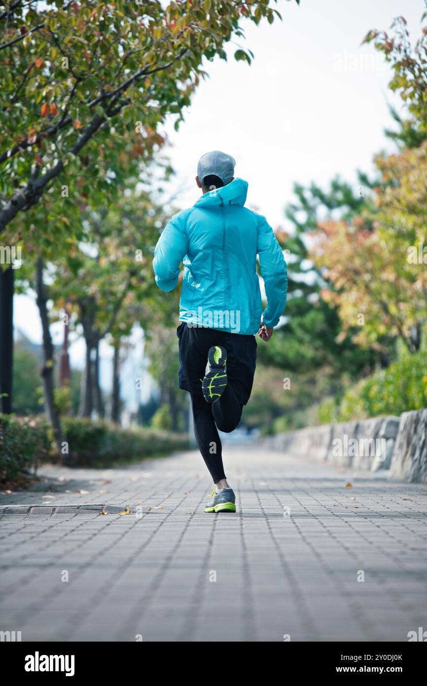 Back figure of running man Stock Photo - Alamy