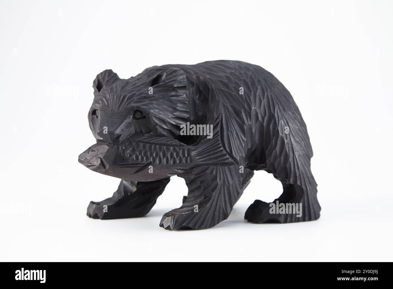 Carved wooden bear Stock Photo - Alamy