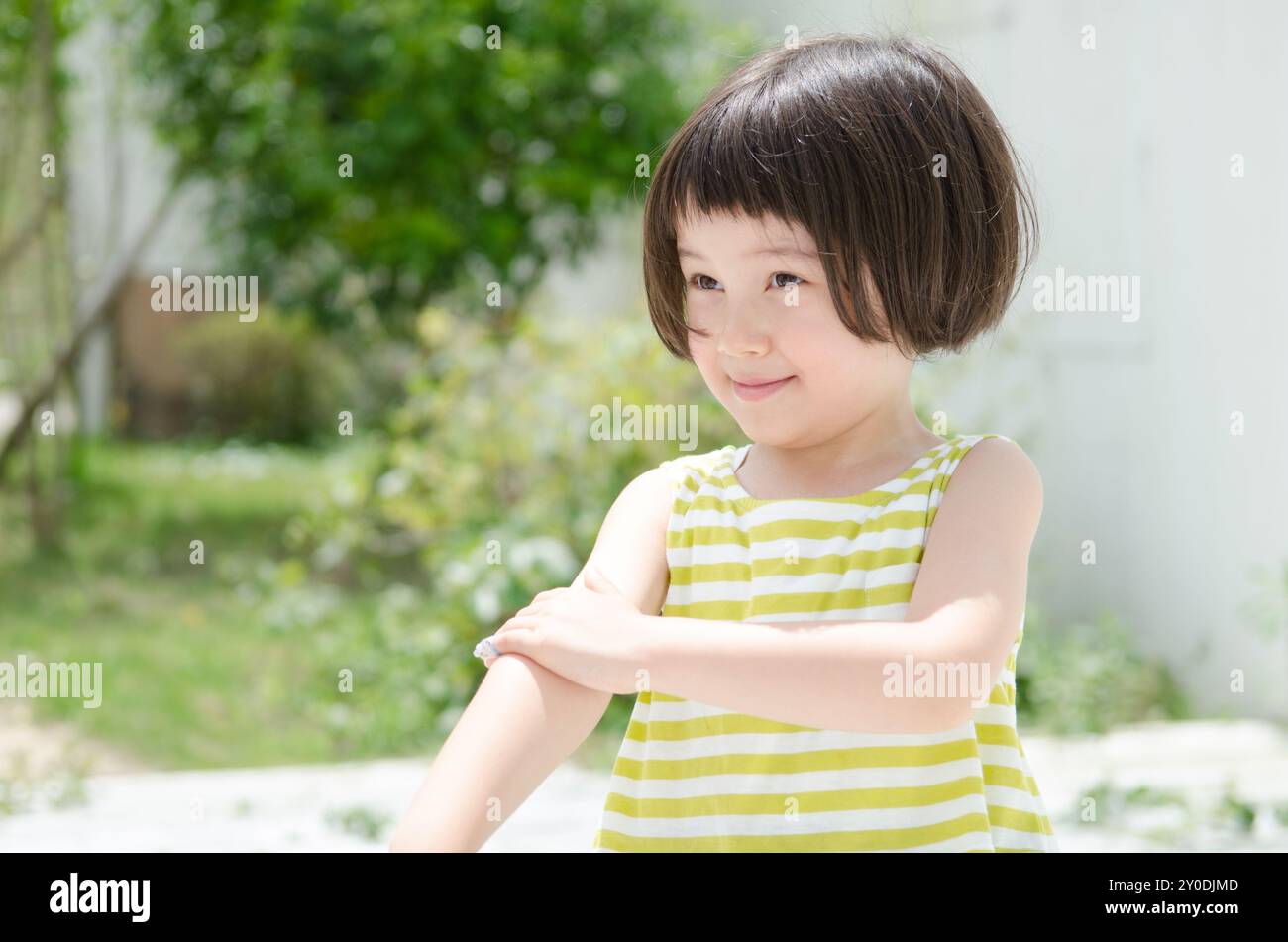 A girl applying sunscreen Stock Photo - Alamy