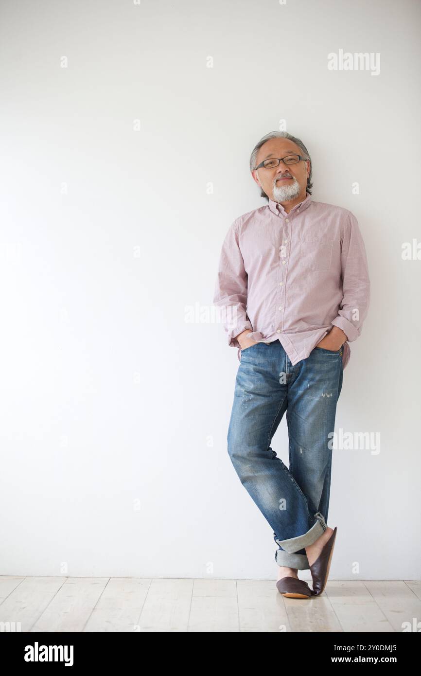 Full body photo senior hi-res stock photography and images - Alamy