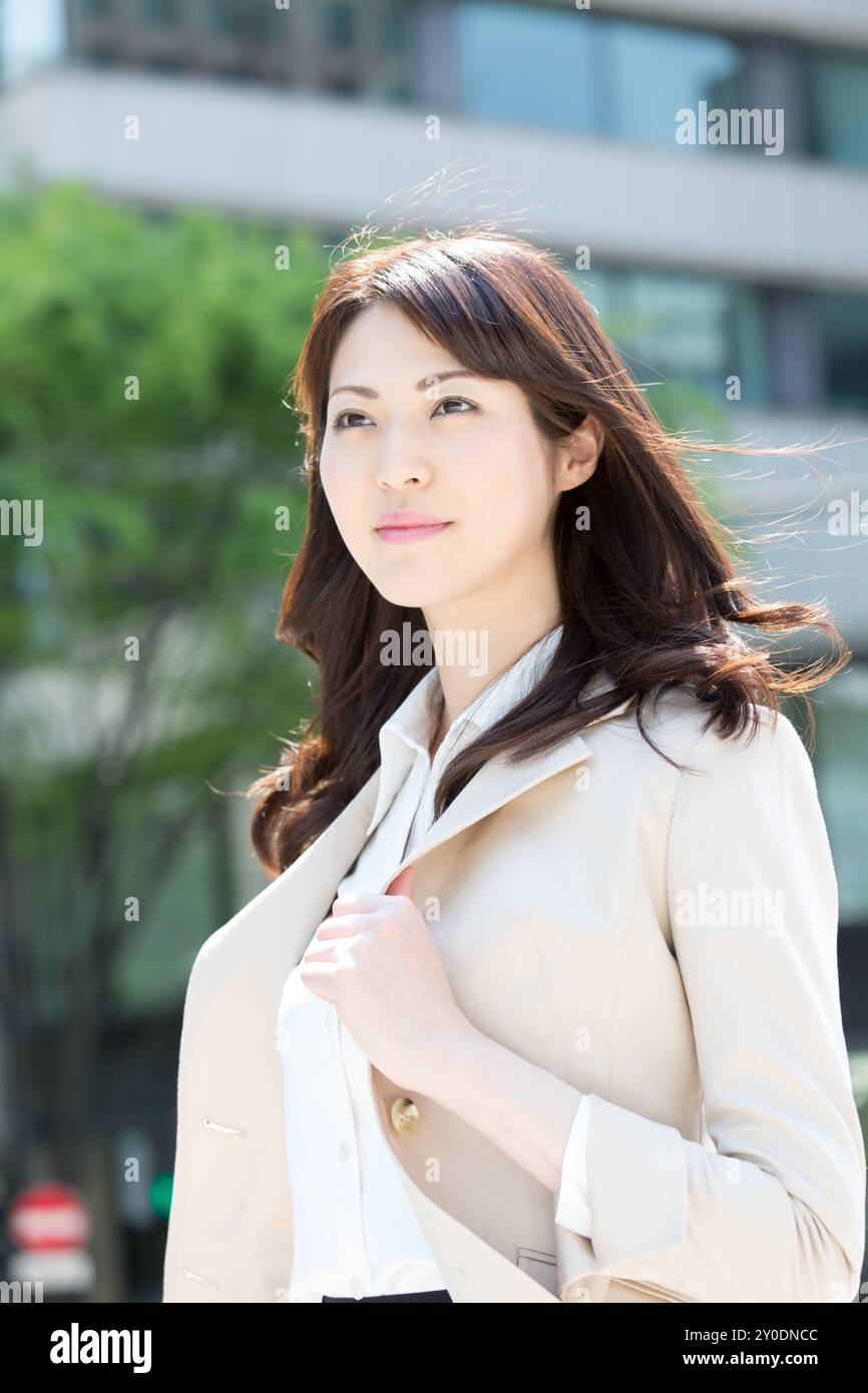 Woman office career city hi-res stock photography and images - Alamy