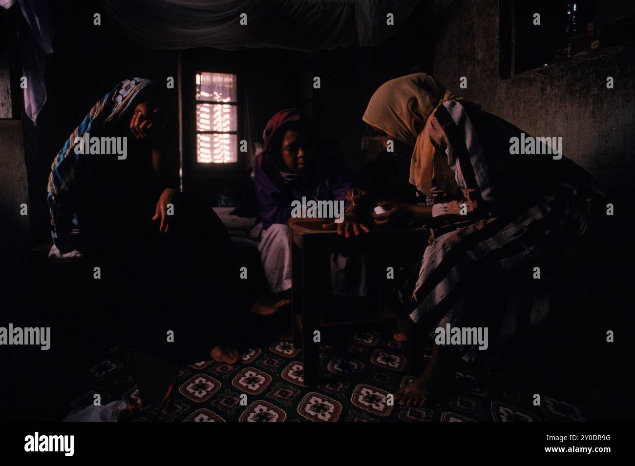 Women in tanzania hi-res stock photography and images - Alamy