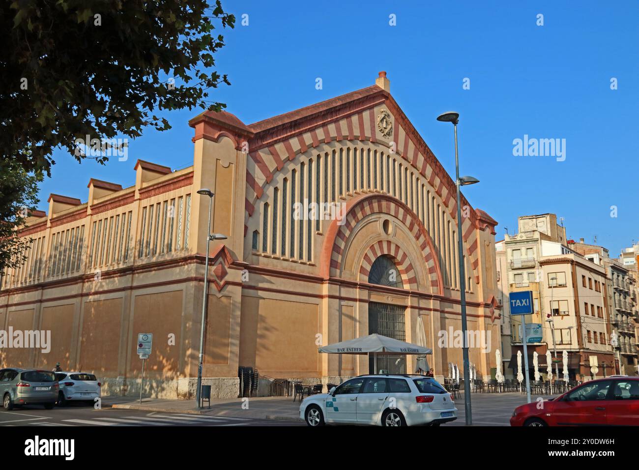 Hall building architecture hi-res stock photography and images - Alamy