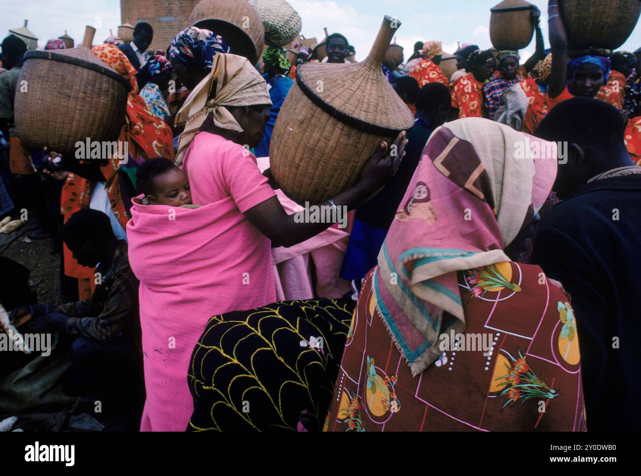 Women with baskets at a market in rural Burundi Stock Photo - Alamy