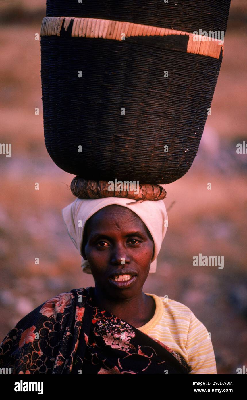 Carry basket on head hi-res stock photography and images - Alamy
