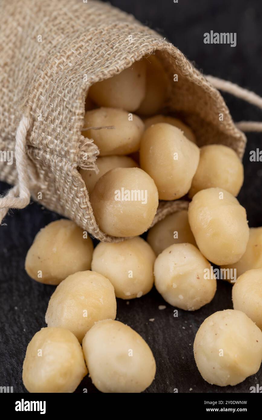 Peeled macadamia nuts on the table, crispy dried macadamia nuts peeled ...