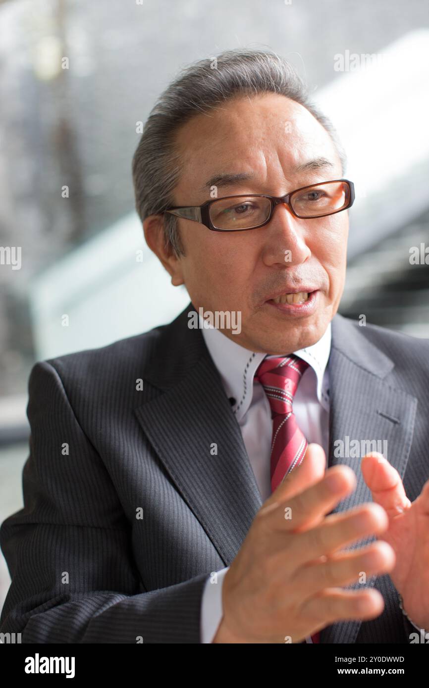 Businessmen summing up their conversation by shaking hands Stock Photo ...