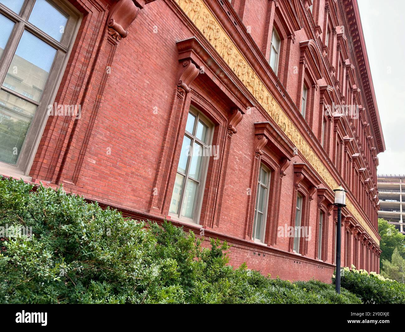 Red brick facade hi-res stock photography and images - Alamy