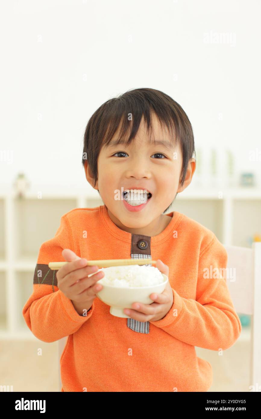 Boy eating rice Stock Photo - Alamy