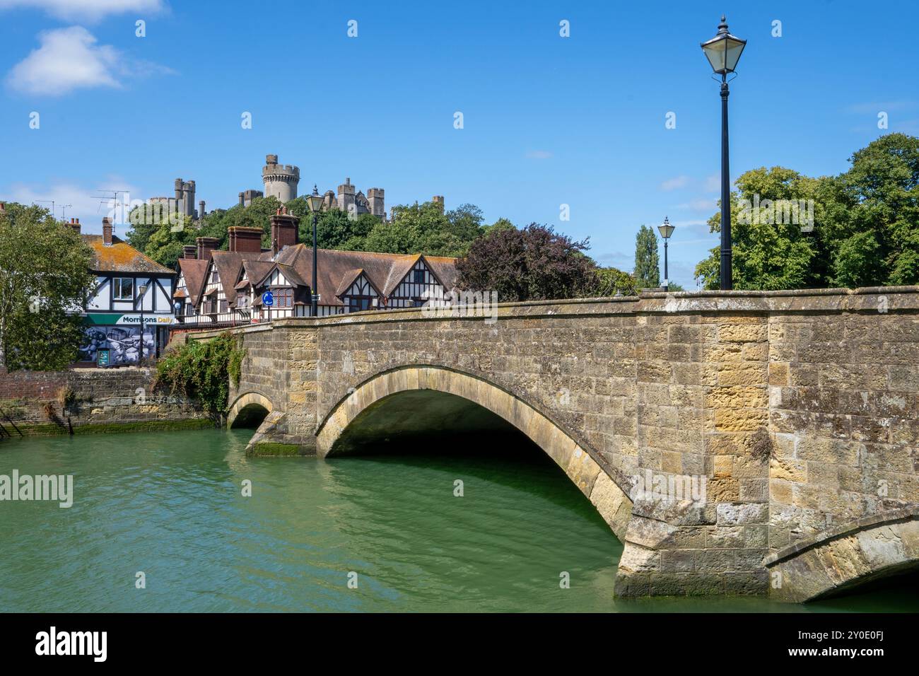 Arundel Castle and historic bridge over the River Arun, Arundel, West ...