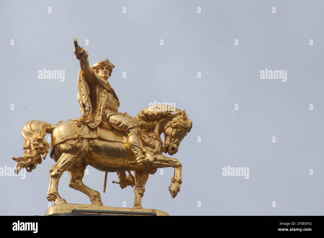 old statue like gold in a monument of london Stock Photo - Alamy
