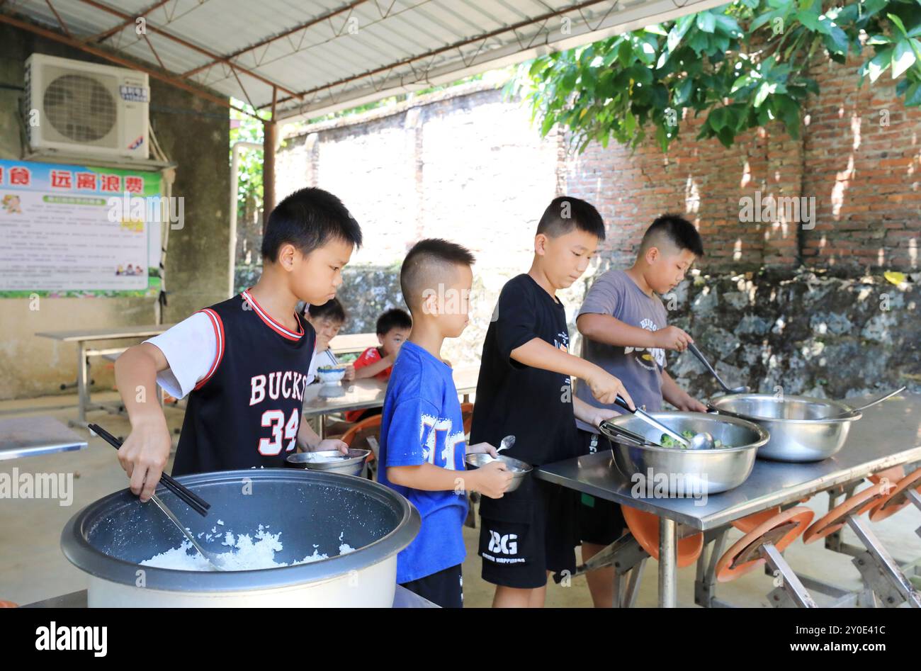 Primary school lunch queue hi-res stock photography and images - Alamy