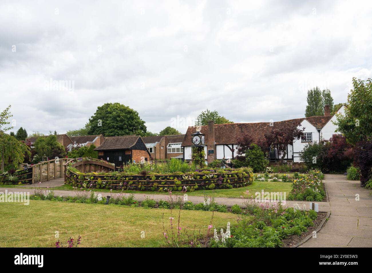 Award-winning gardens Amersham Memorial Gardens World War memorial ...
