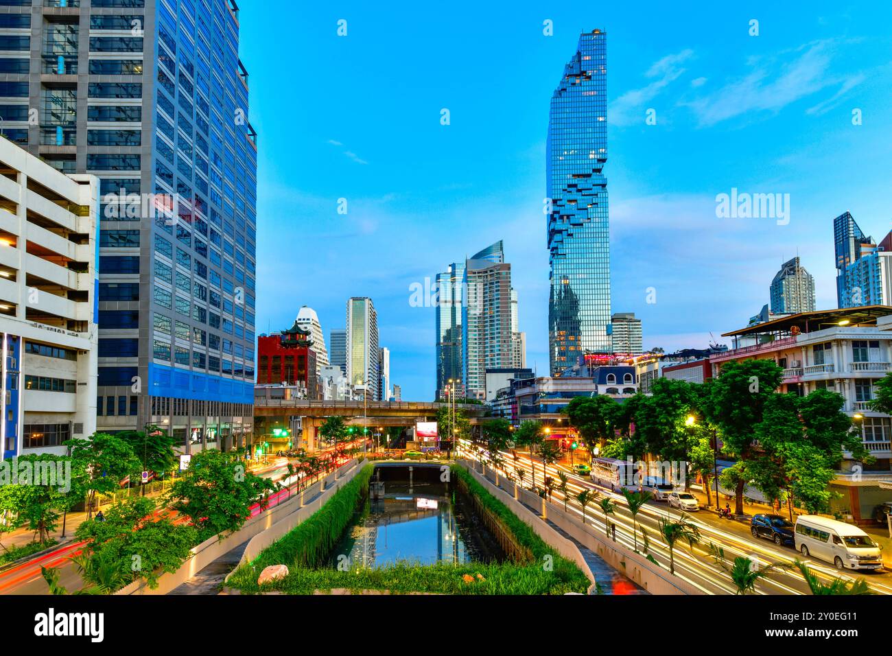 Night View Metropolitan Bangkok City downtown building residential and ...