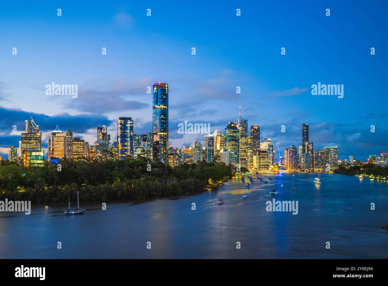 Brisbane skyline by brisbane river at night, capital of Queensland ...