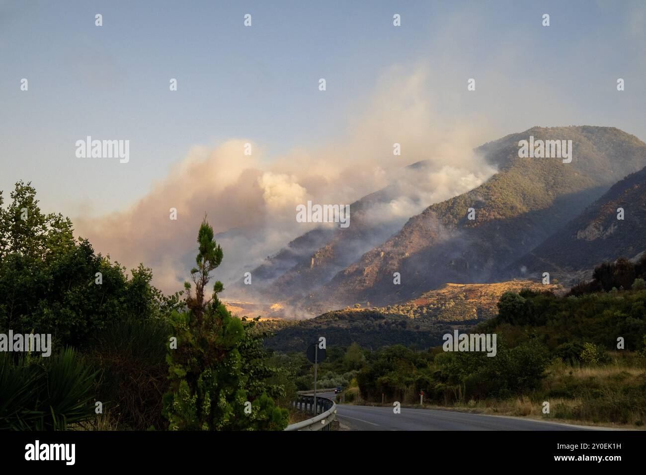 Uncontrolled fire spread hi-res stock photography and images - Alamy