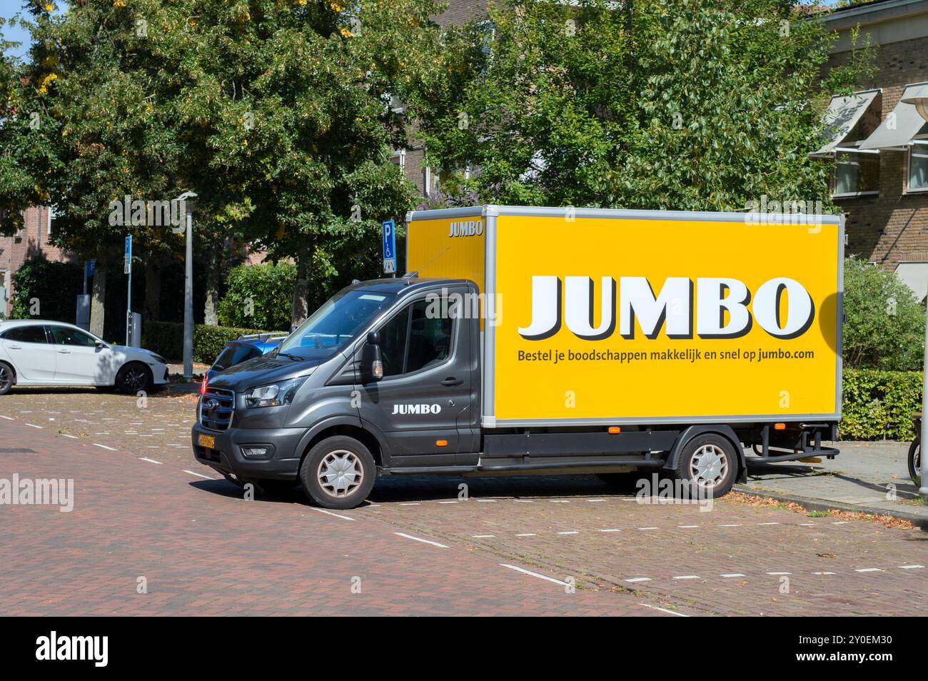 Jumbo truck hi-res stock photography and images - Alamy