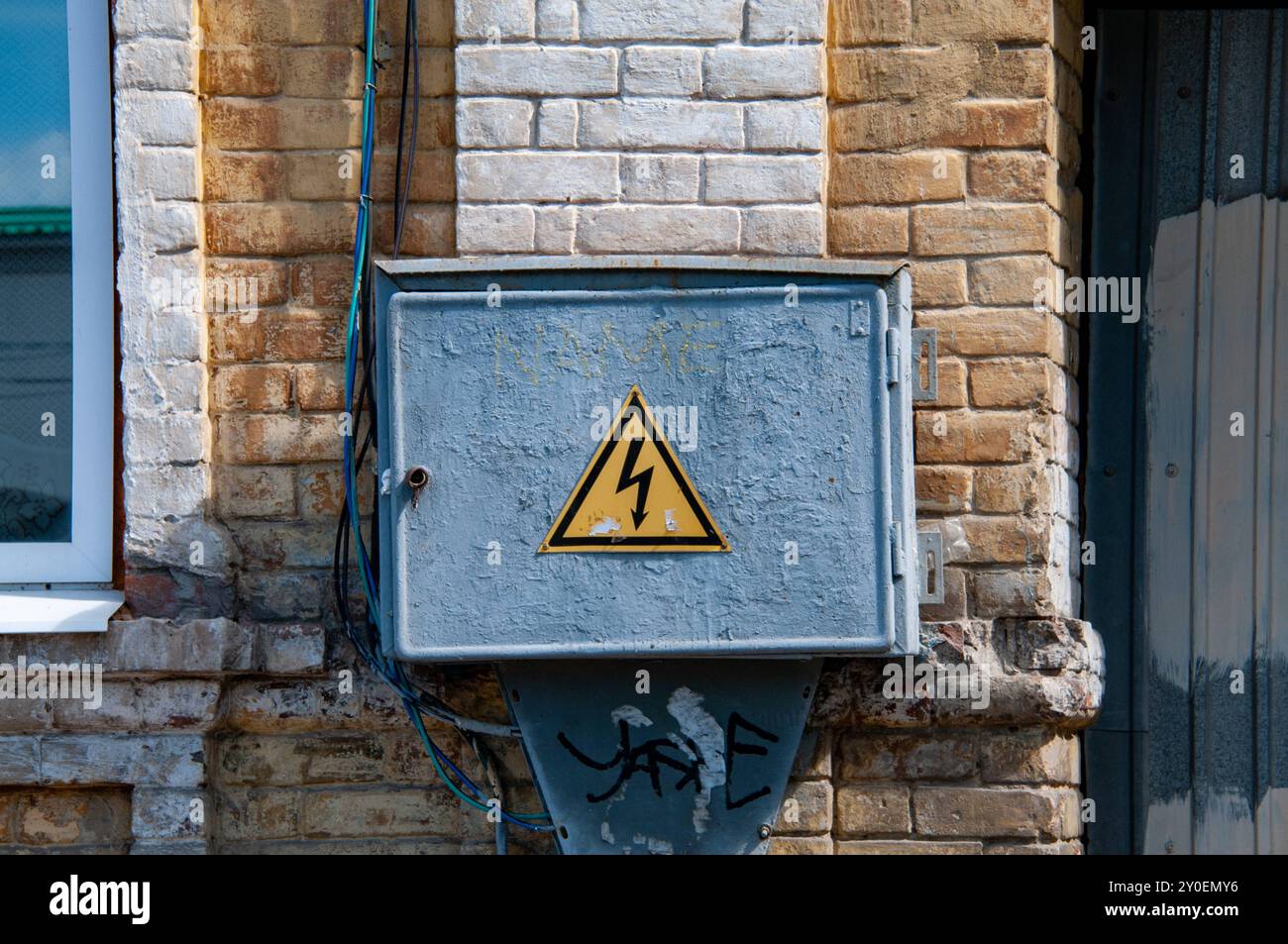 The electricity sign Electric shield on the wall of the house Samara ...