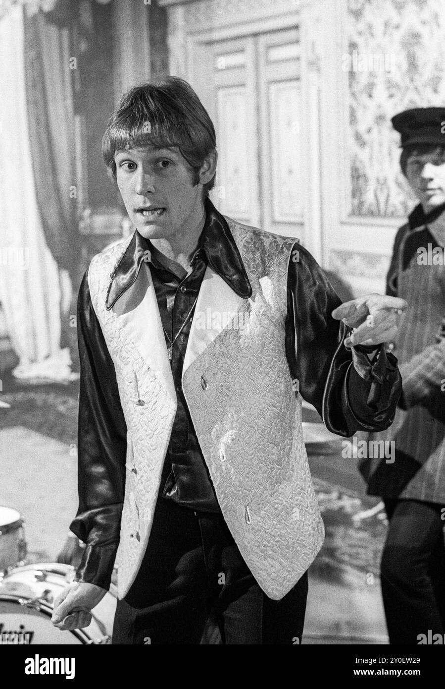 PAUL JONES British artist performing in Swedish Television Oppopoppa 4/ ...