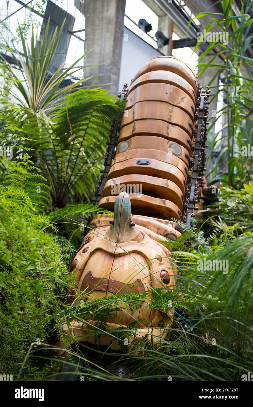 Giant mechanical caterpillar moving in Galerie de le Machines in Nantes ...