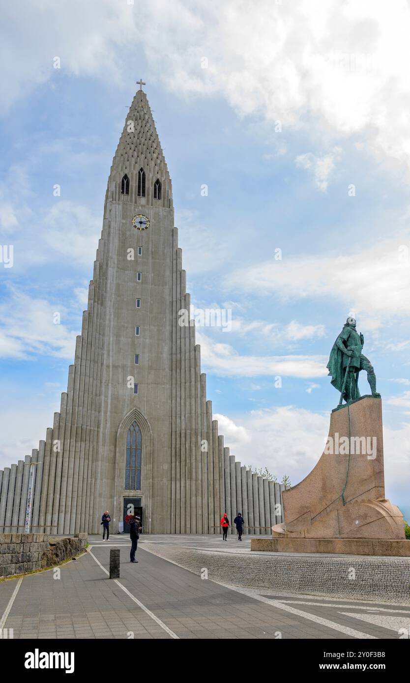 Statue of the viking Leifur Eiríksson (Leiv Erikson) in front of the ...