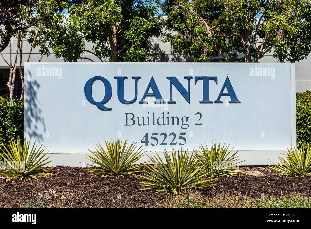 Computer quanta hi-res stock photography and images - Alamy