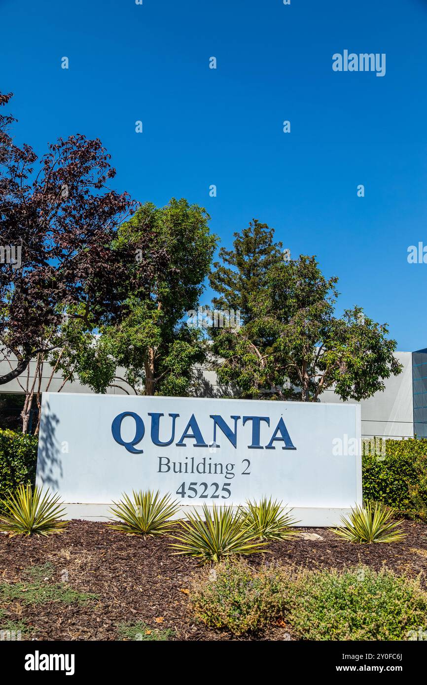 Computer quanta hi-res stock photography and images - Alamy