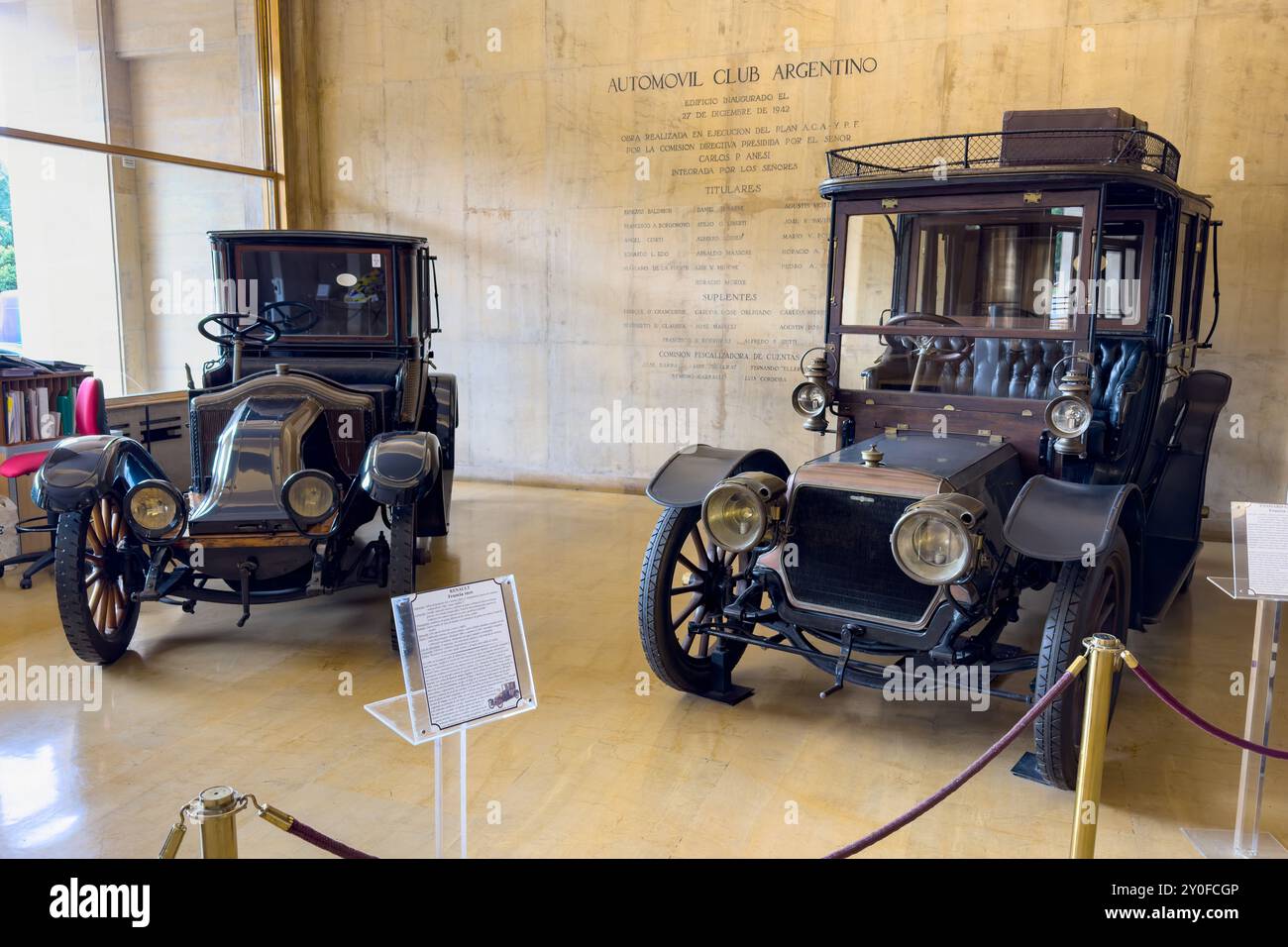 Vintage horseless carriage automobiles in the Argentine Automobile Club ...