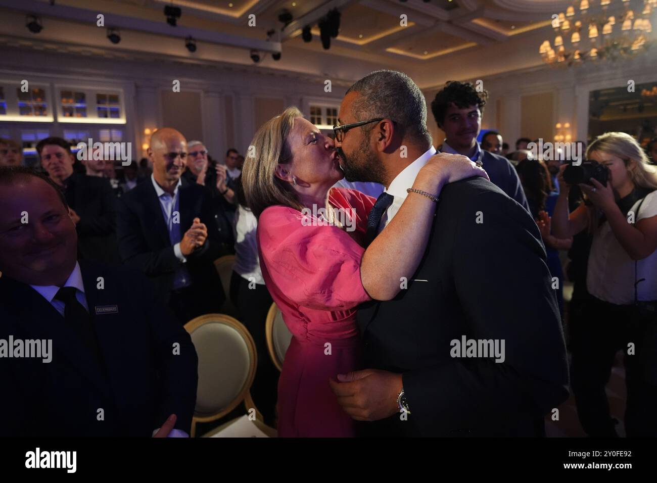 Former home secretary James Cleverly receives a kiss from his wife ...