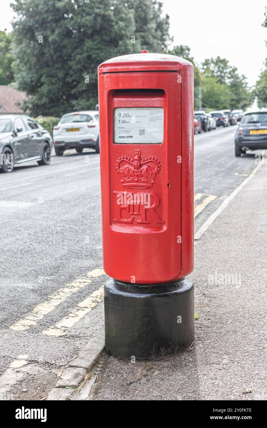 An Elizabeth II Type K red Pillar Box Stock Photo - Alamy