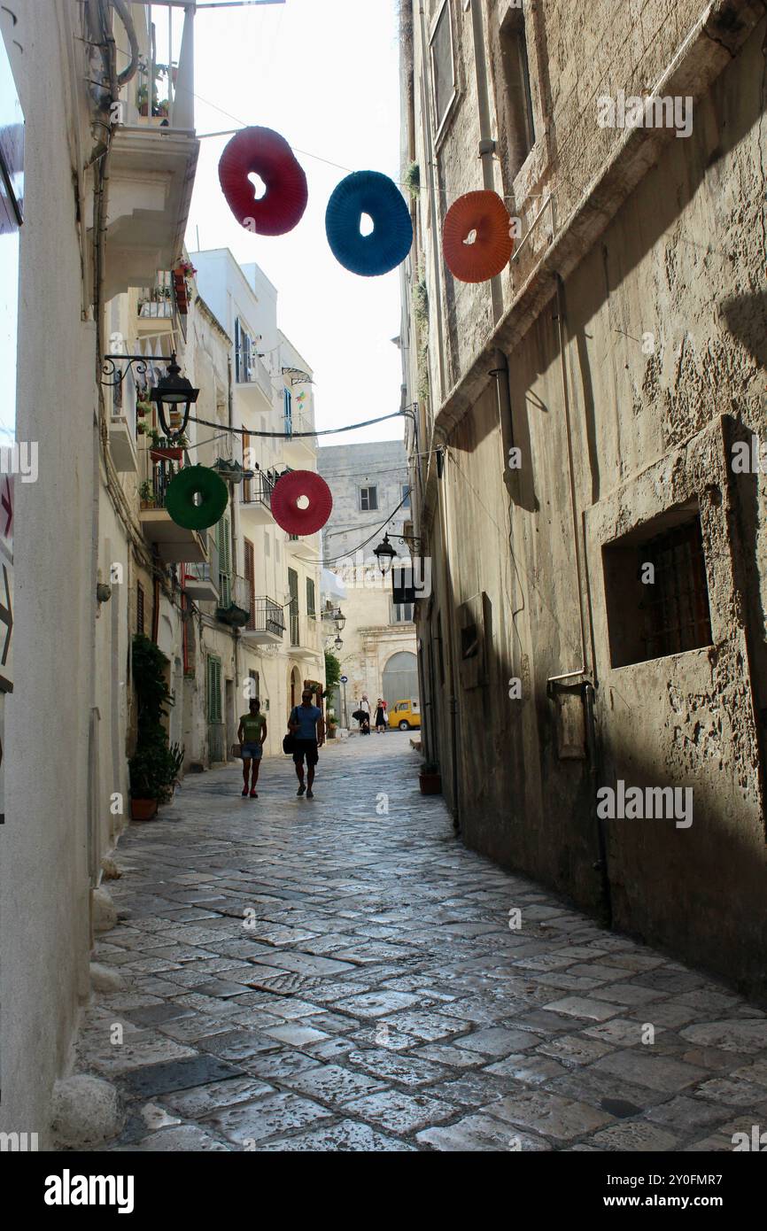 Monopoli Streets In Italy 𝐌𝐎𝐍𝐎𝐏𝐎𝐋𝐈