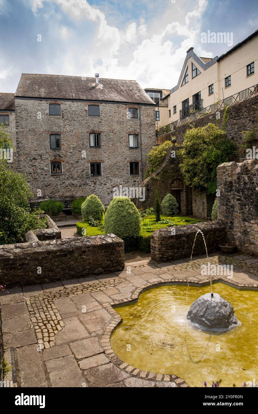 UK, England, Devon, Plymouth, Barbican, New Street, Elizabethan Gardens ...