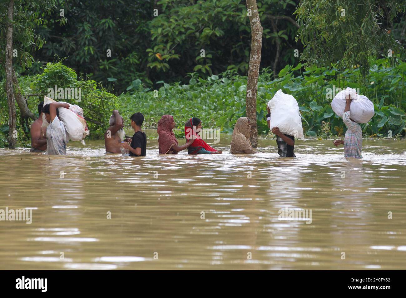 Flood affected people at Feni, Bangladesh Stock Photo - Alamy