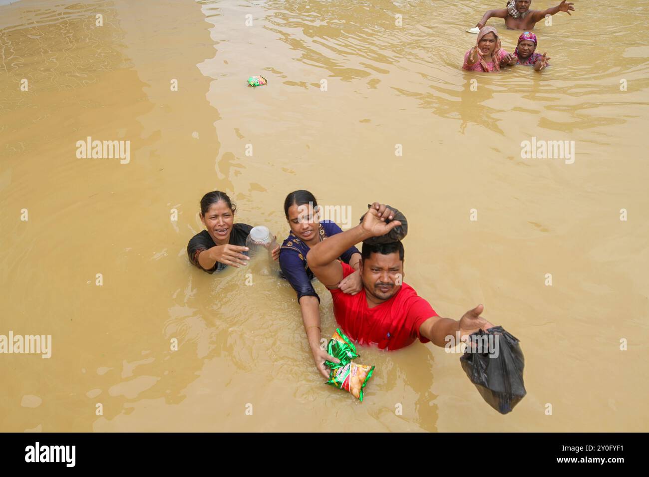 Flood affected people at Feni, Bangladesh Stock Photo - Alamy