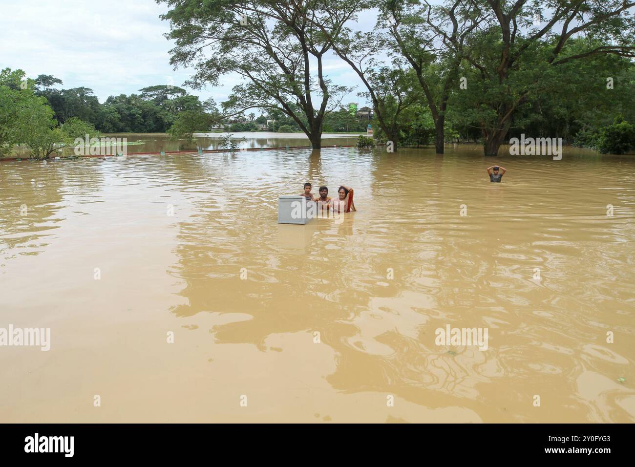 Flood affected people at Feni, Bangladesh Stock Photo - Alamy