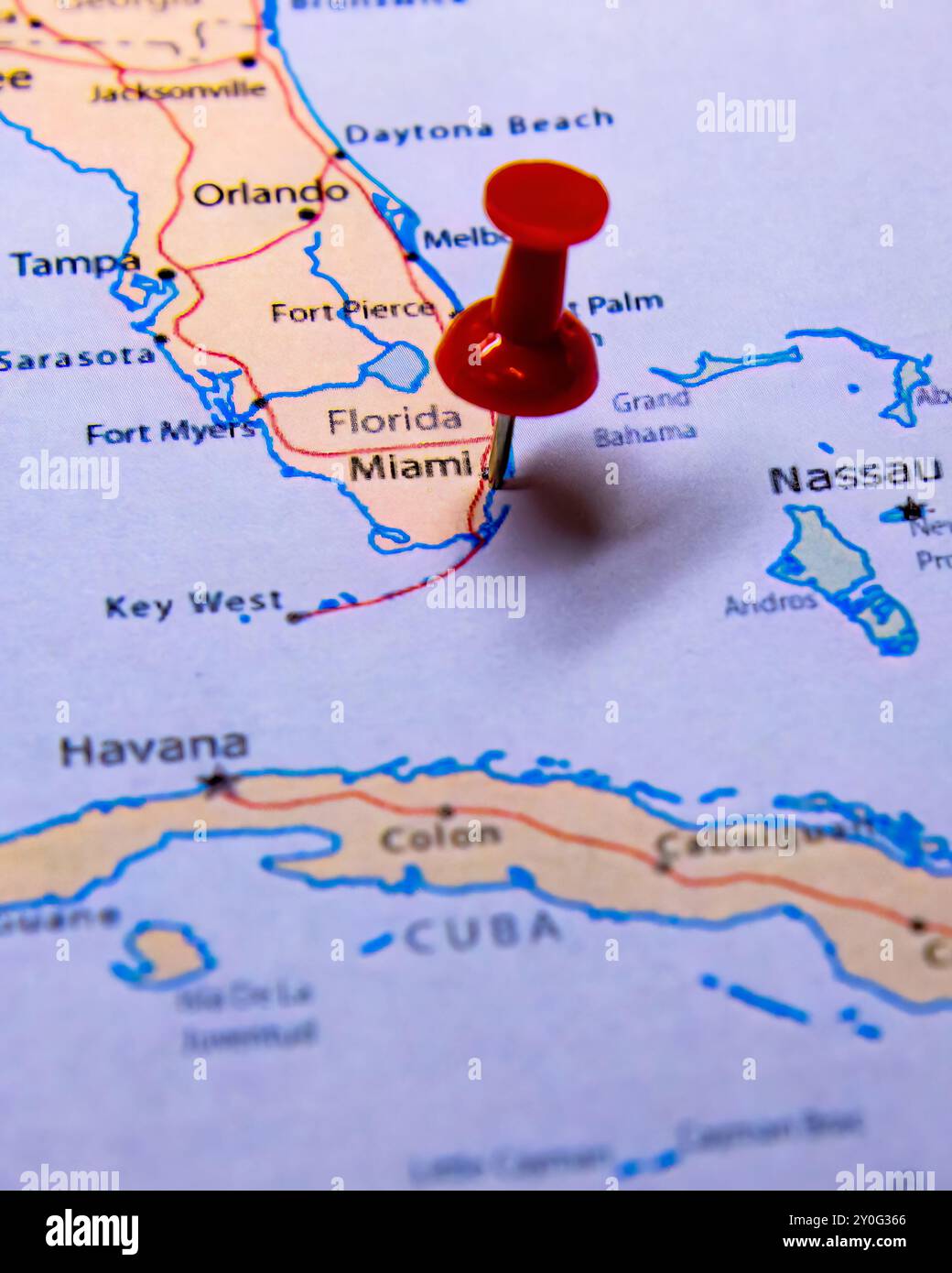 Red Thumb Tack on Road Map Highlighting Miami, Florida Stock Photo - Alamy