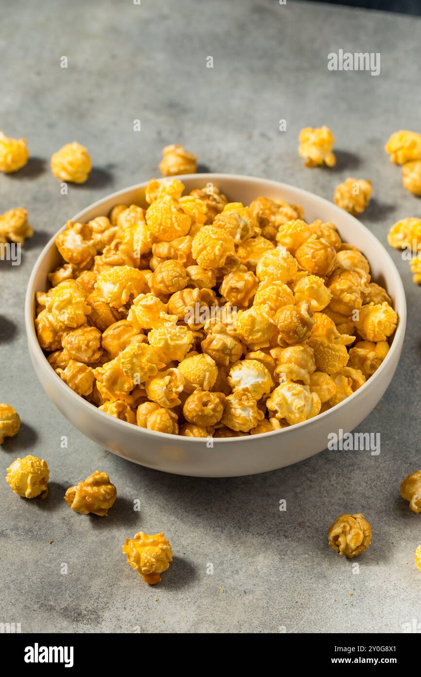 Homemade Chicago Style Popcorn with Caramel and Cheese Stock Photo - Alamy