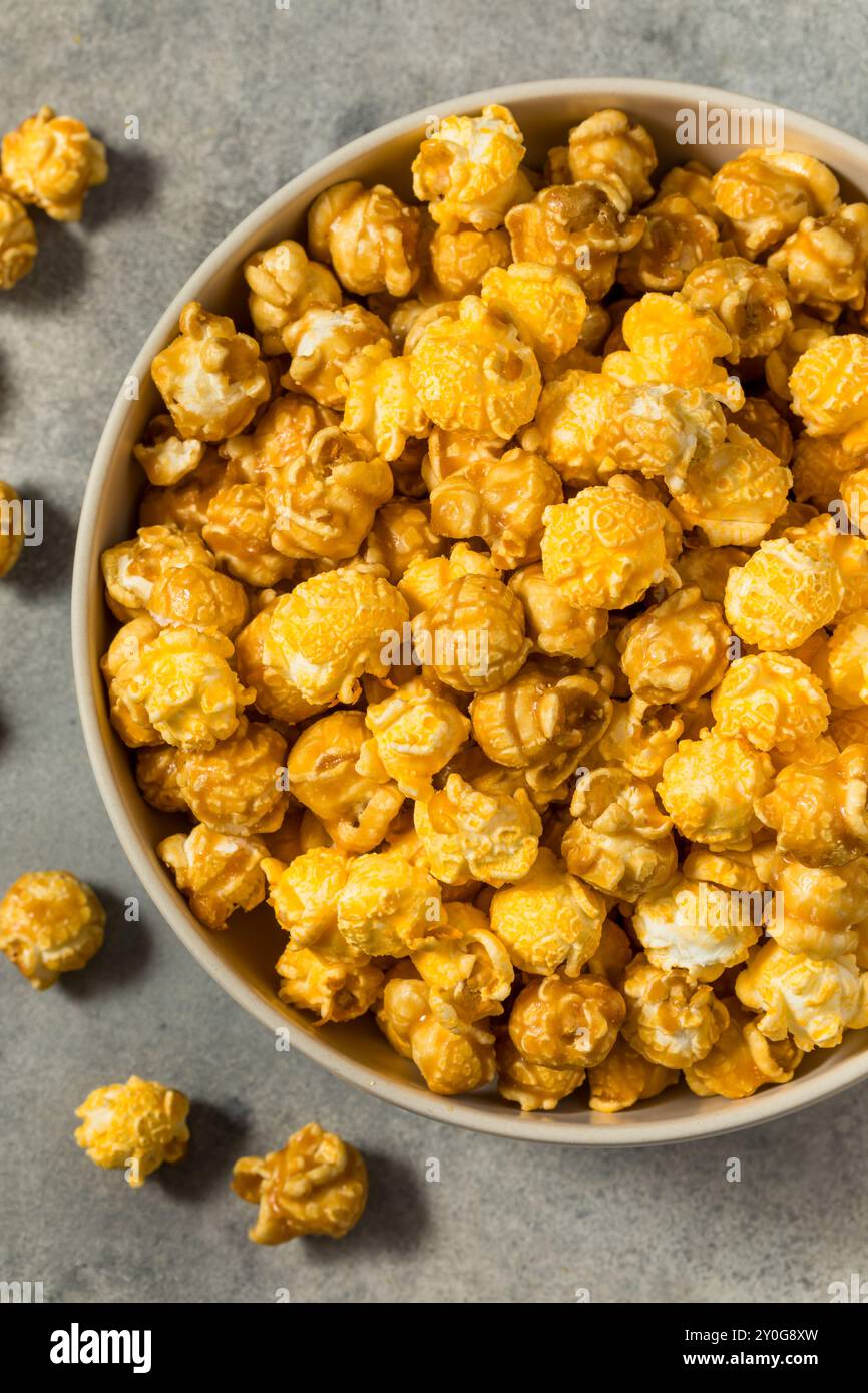 Homemade Chicago Style Popcorn with Caramel and Cheese Stock Photo - Alamy