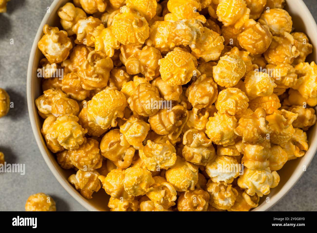 Homemade Chicago Style Popcorn with Caramel and Cheese Stock Photo - Alamy