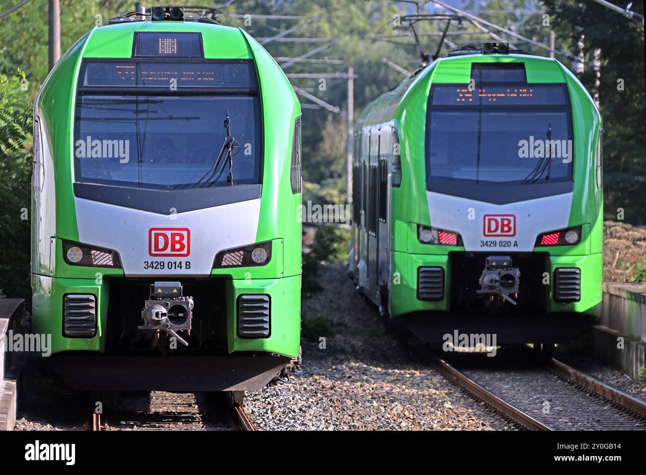 S-Bahn Rhein/Ruhr Linie S9 Begegnung zweier S-Bahn Züde der Linie S9 ...