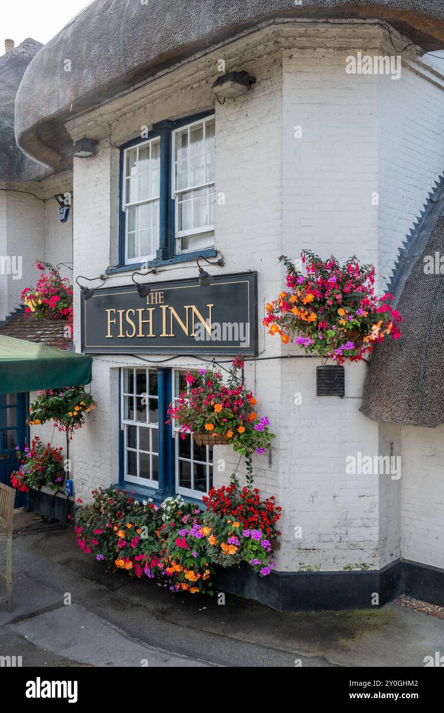Pub with flowers in hanging baskets hi-res stock photography and images ...