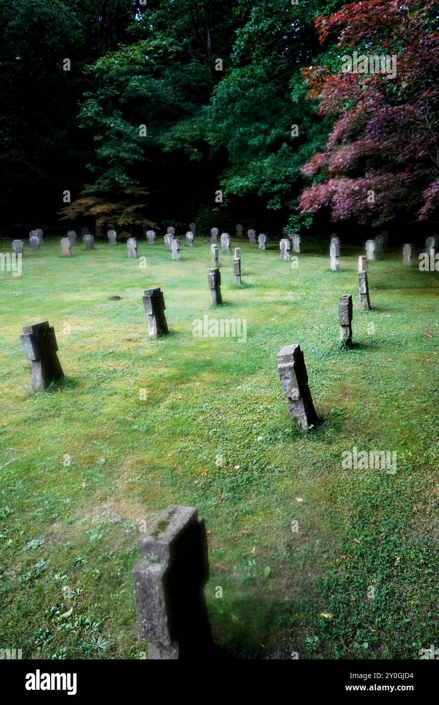 War memorial cemetery hi-res stock photography and images - Alamy