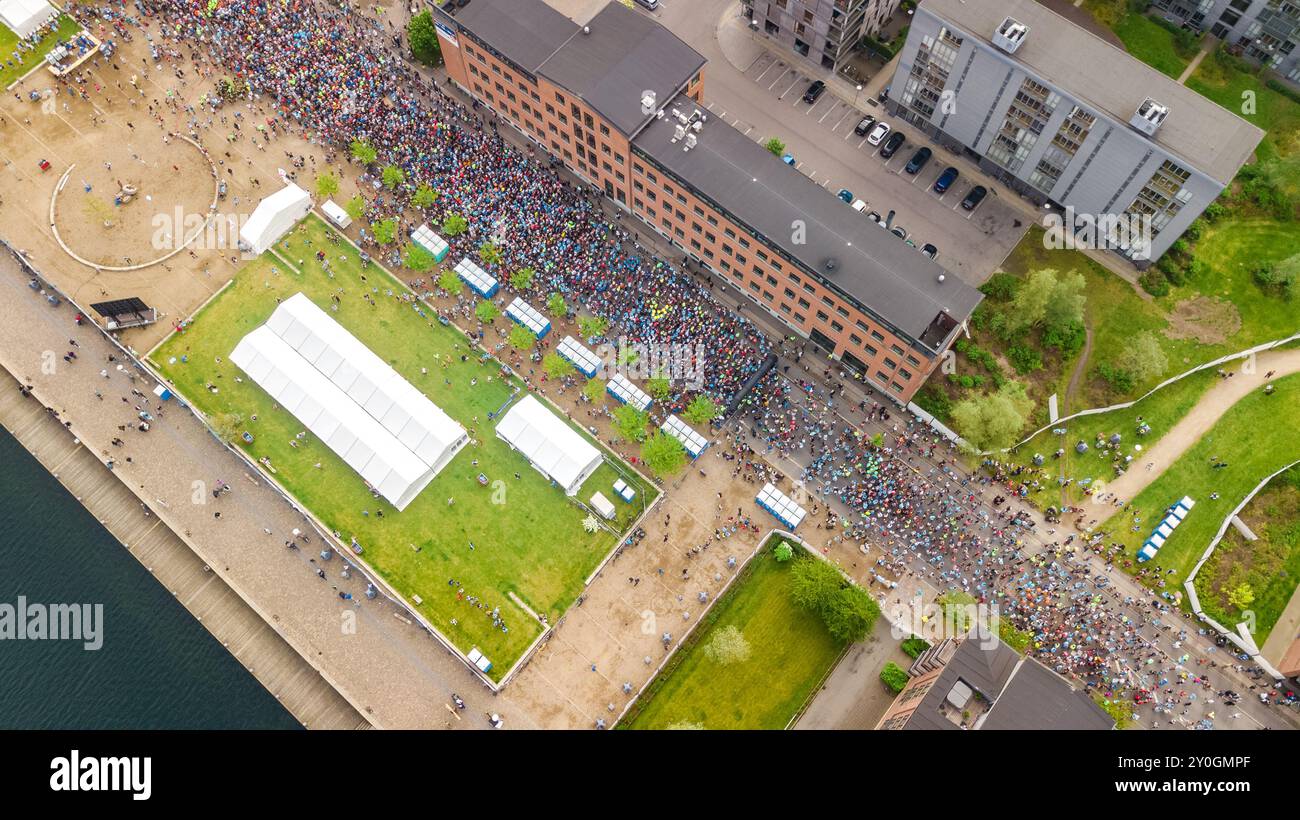 Marathon finish line from above hi-res stock photography and images - Alamy