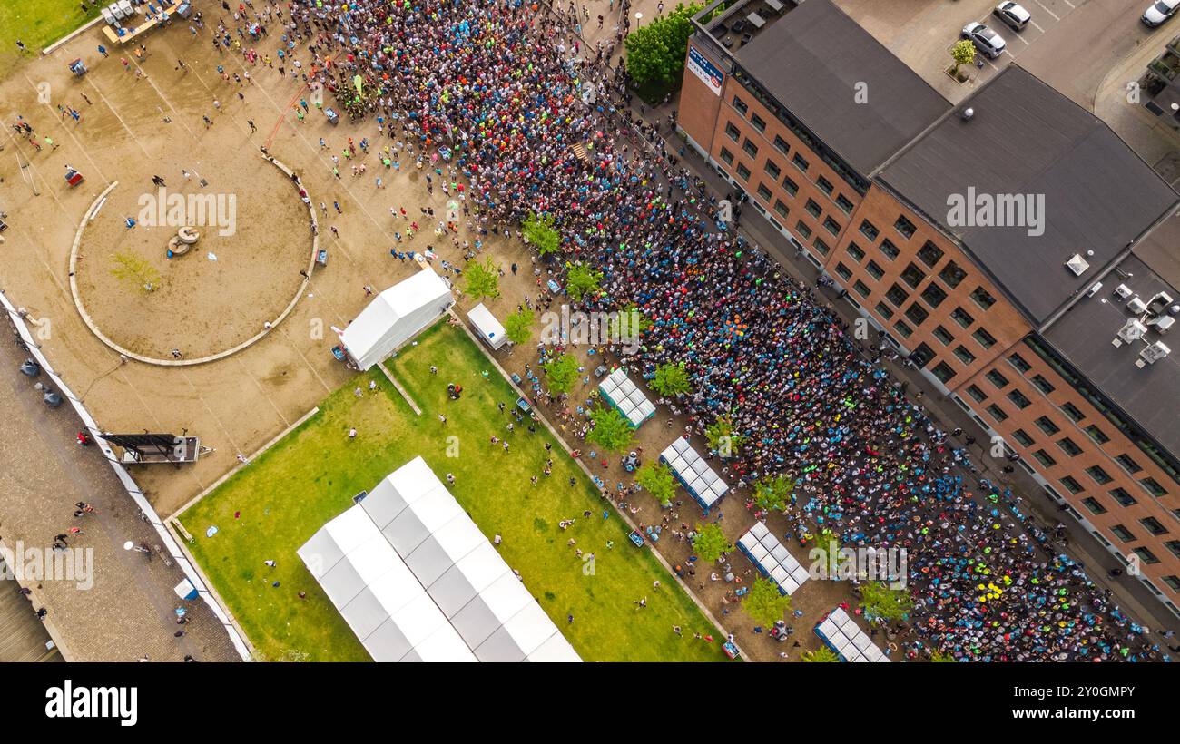 Marathon running race, aerial view of start and finish line with many ...