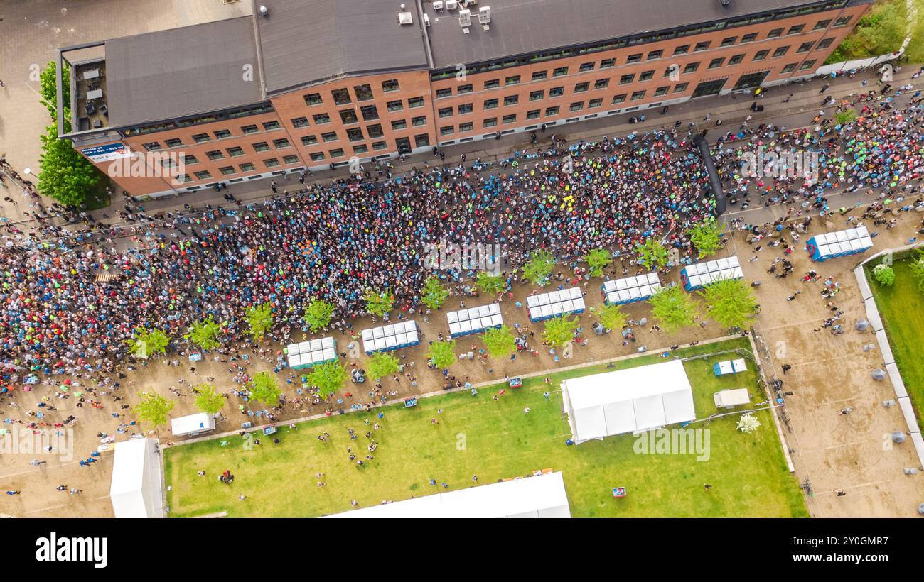 Marathon running race, aerial view of start and finish line with many ...
