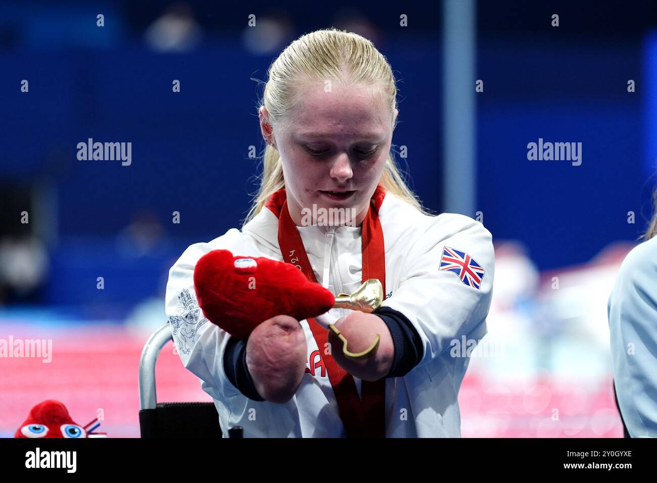 Great Britain's Ellie Challis with her gold medal following the Women's ...